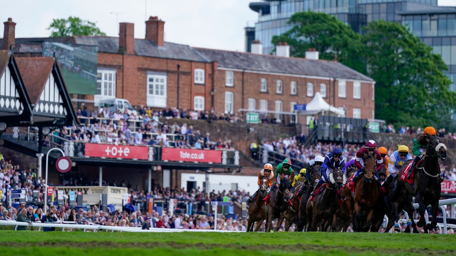 Racing Photos | Day Three of the May Festival at Chester [Pictures and ...