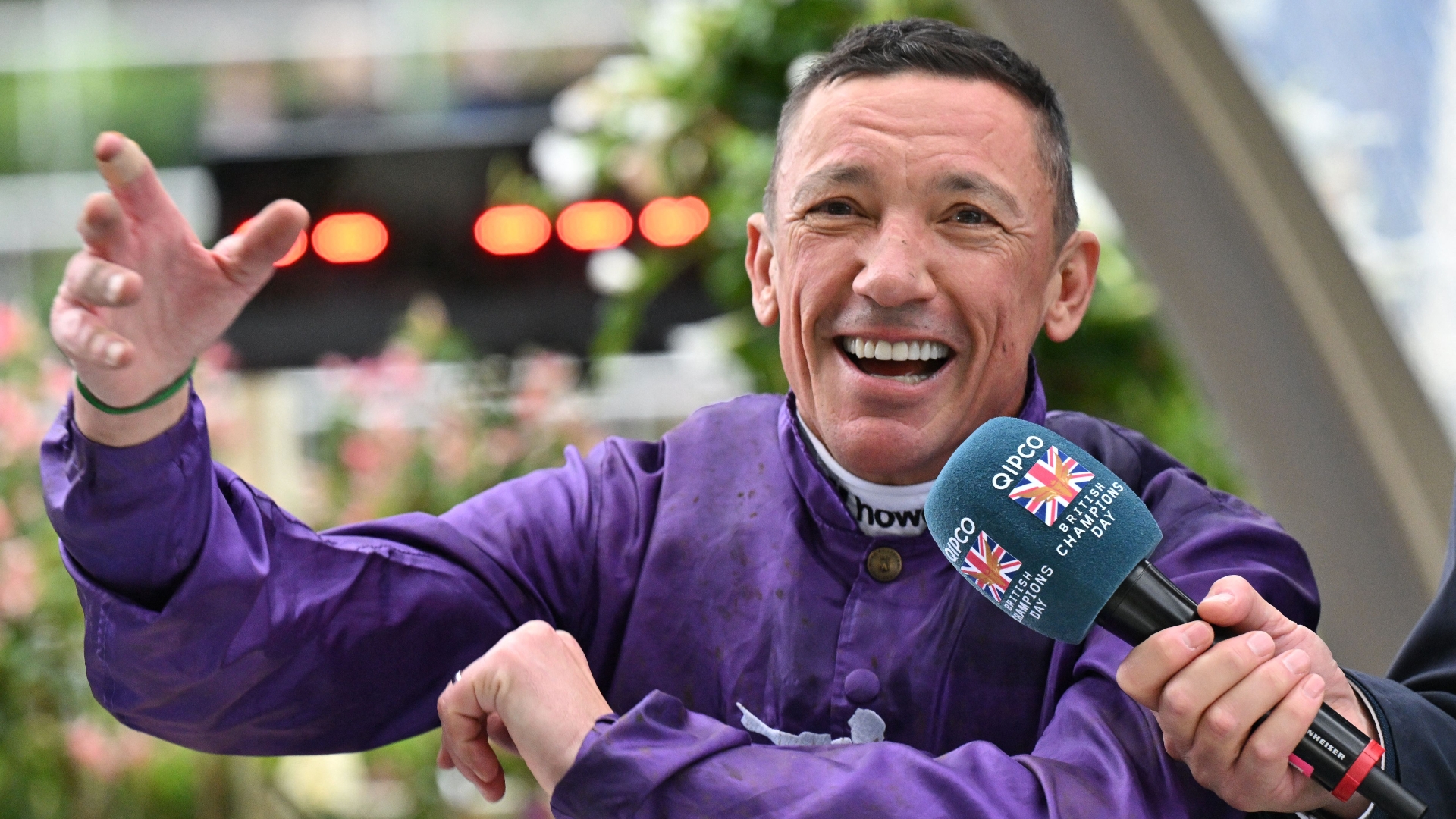 Racing News | Whip ban rules Dettori out of Melbourne Cup
