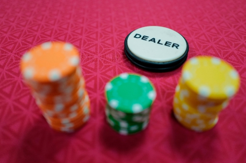 How to Play Hi-Lo Card Games (Stud 8 and Omaha 8)