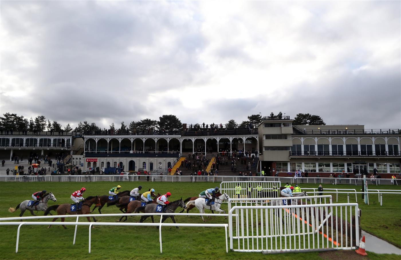 Racing Photos | Ludlow racecourse pictures on Wednesday 2nd December.