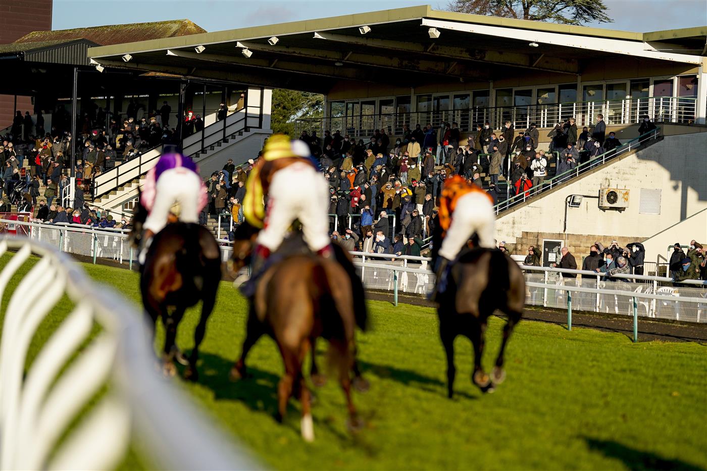 Racing Photos | Fontwell racecourse on Tuesday 8th December.